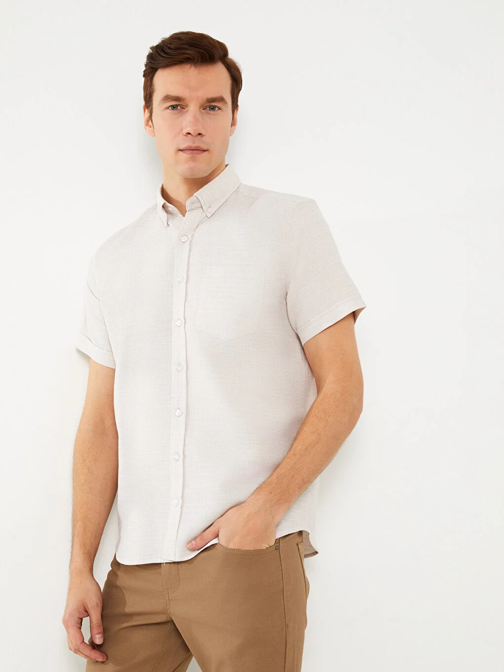 LCWAIKIKI Classic Muška košulja ravnog kroja od materijala sa teksturom - kratak rukav