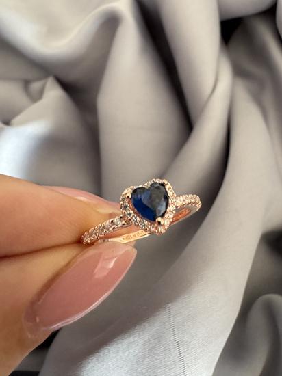 Pandora rosegold prsten plavo srce