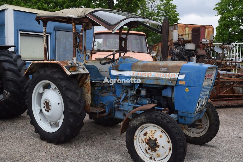 Ford 2000 traktor točkaš