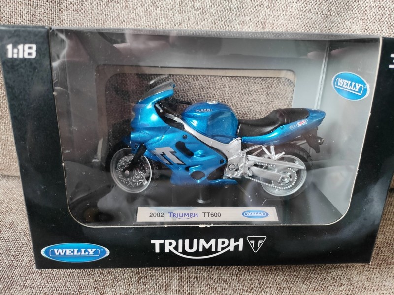 Triumph TT600 - motor 1/18