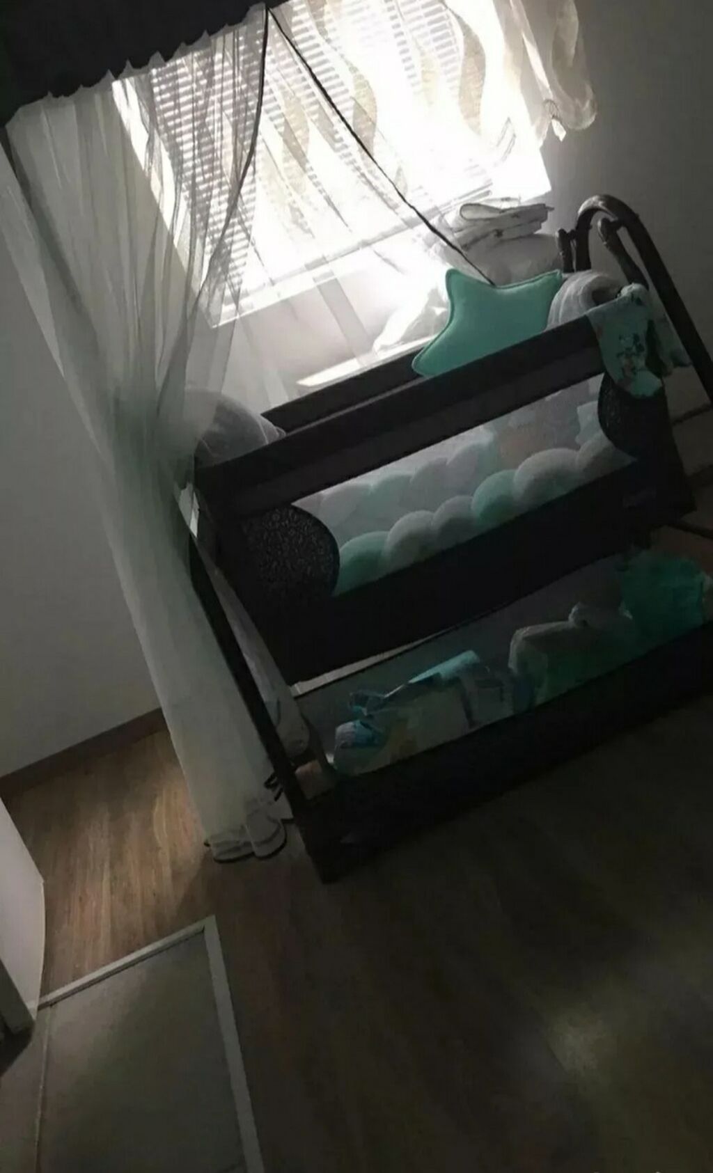 Krevetac kolevka sa baldahinom, beba par puta spavala u njemu, kao nov