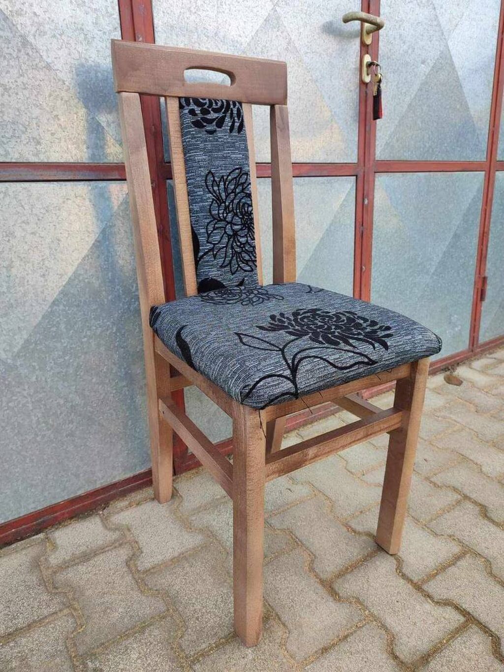 Trpezarijska stolica, Novo