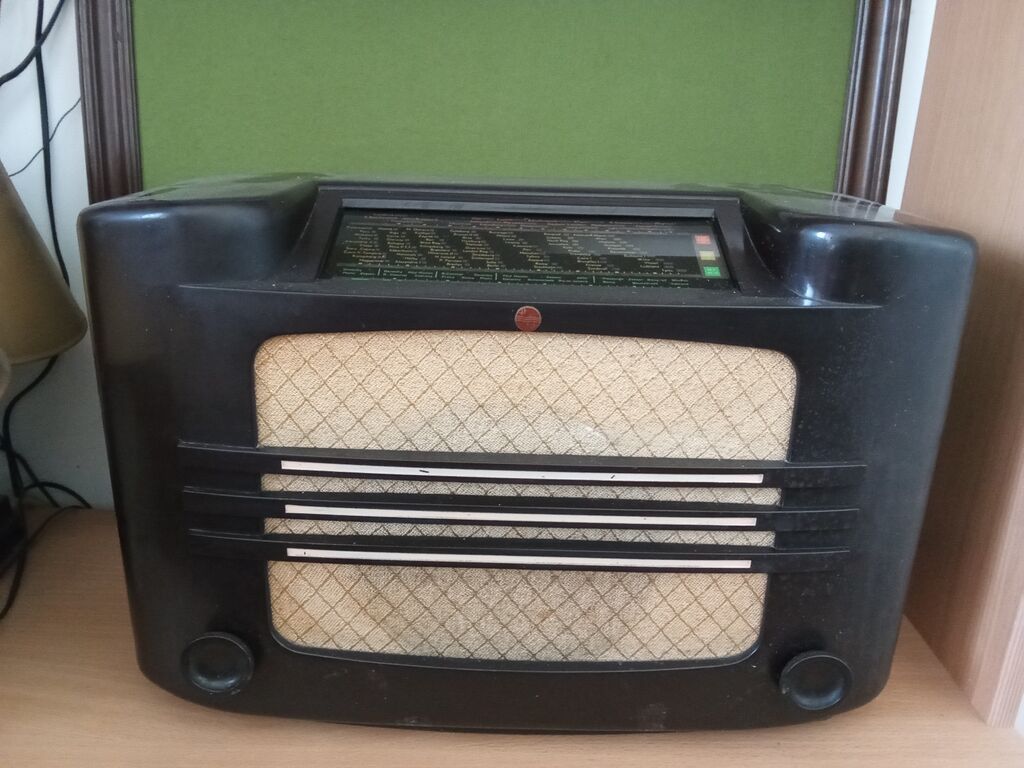 Stari radio cena 300e Tel