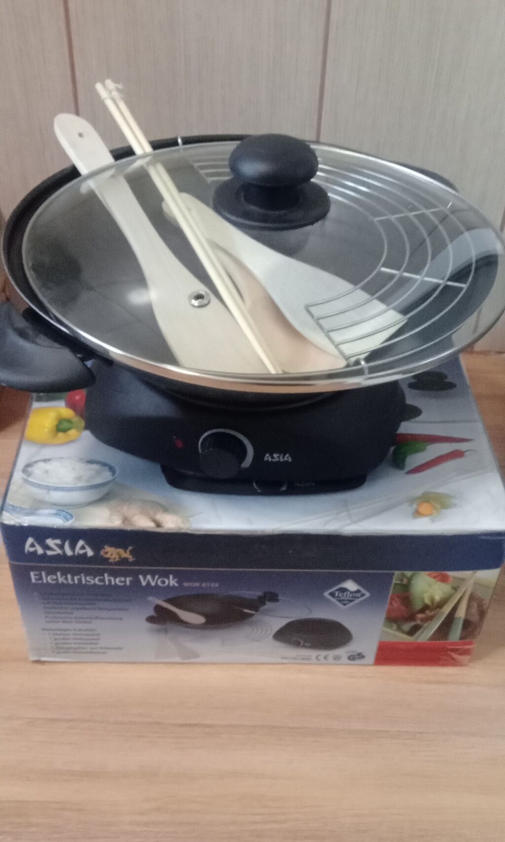 Nov teflon električni wok Asia, sa dodacima, 1500W U original kutiji