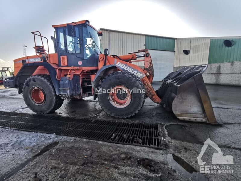 Doosan DL 300 prednji utovarivač