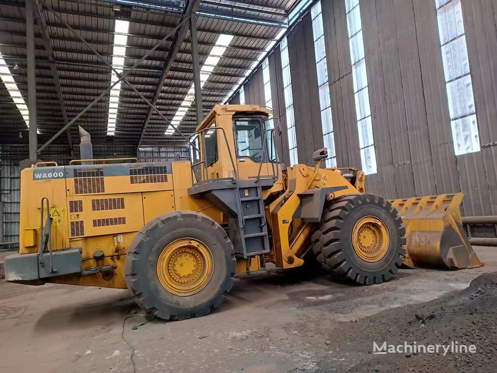 Komatsu WA600-3 prednji utovarivač