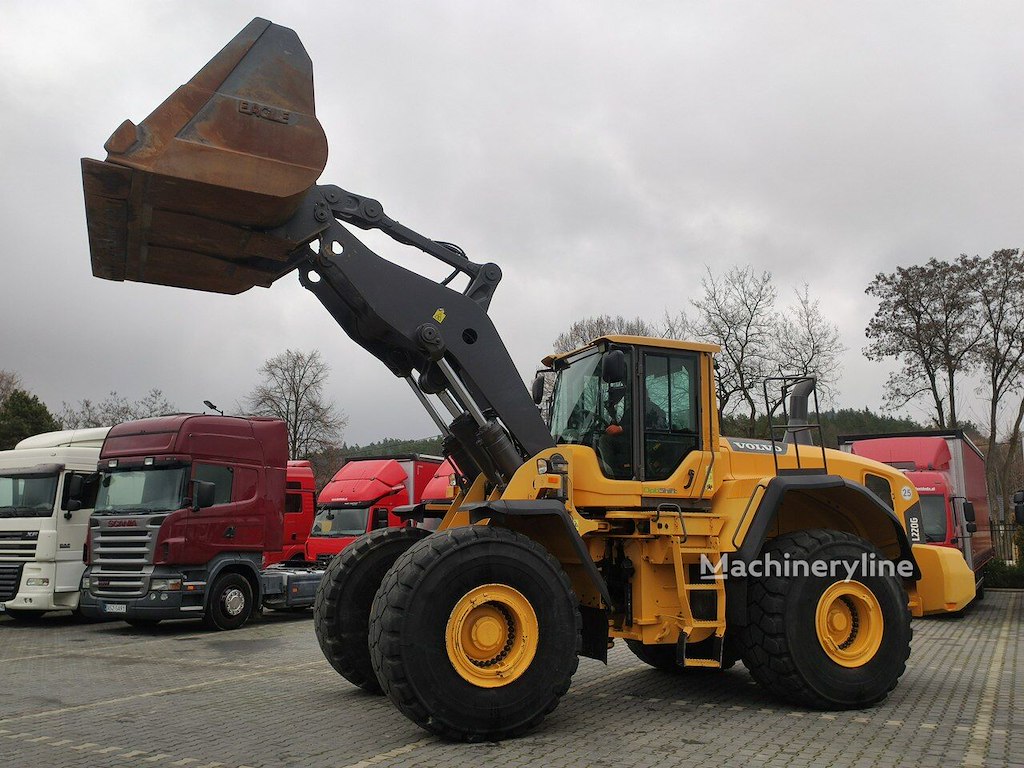 Volvo L 220G prednji utovarivač