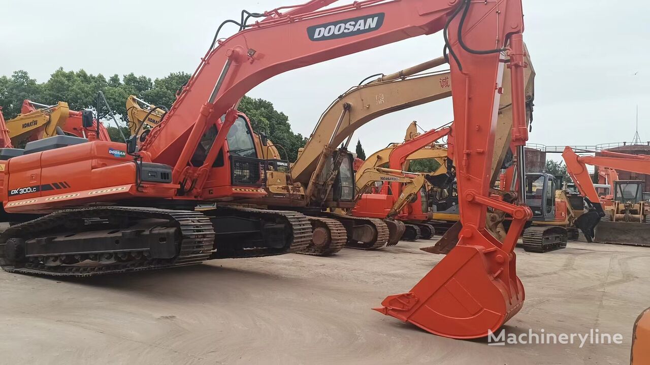 Doosan DX300 bager guseničar