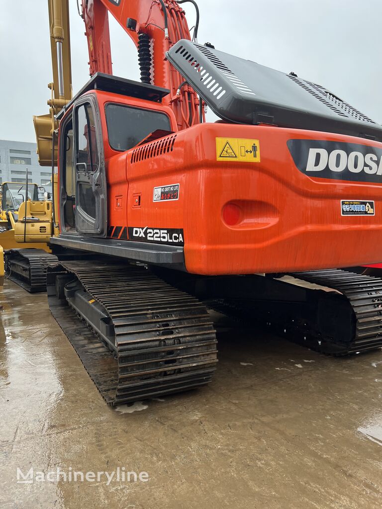 Doosan DX225 bager guseničar