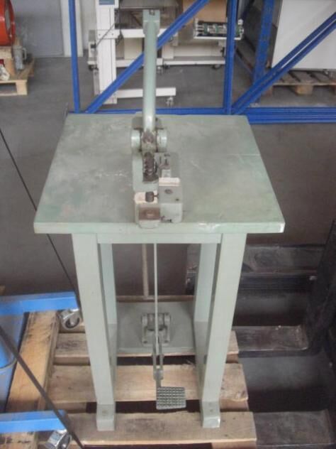 Hang Constantin Riveting / Oiling Machine presa za ušice