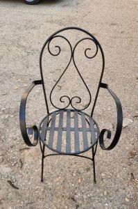 Bastenske stolice od kovanog gvozdja
