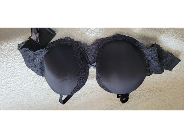 **Victoria`s secret brushalter**