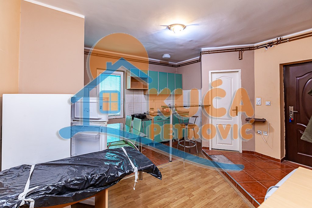 Dvosoban stan, 50 m2, Centar, Prijezdina ID: p-010260