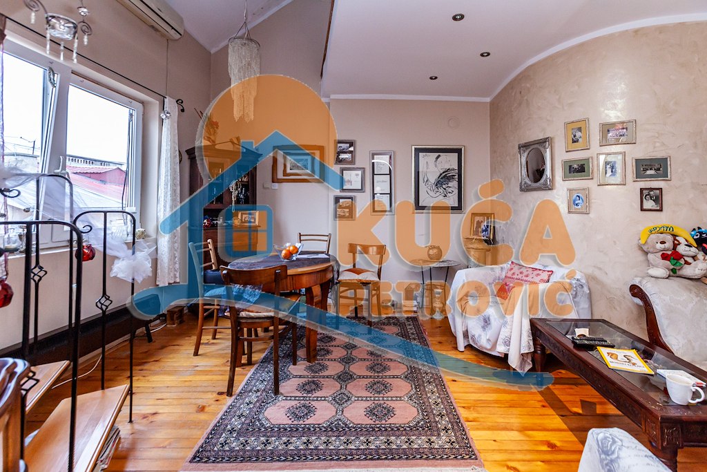 Trosoban stan, 95 m2, Medijana, Rentgenova ID: p-07384