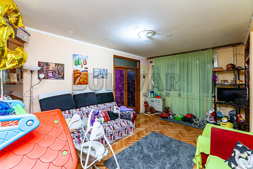 četvorosoban stan, 100 m2, Centar, Sinđelićev trg ID: p-010779