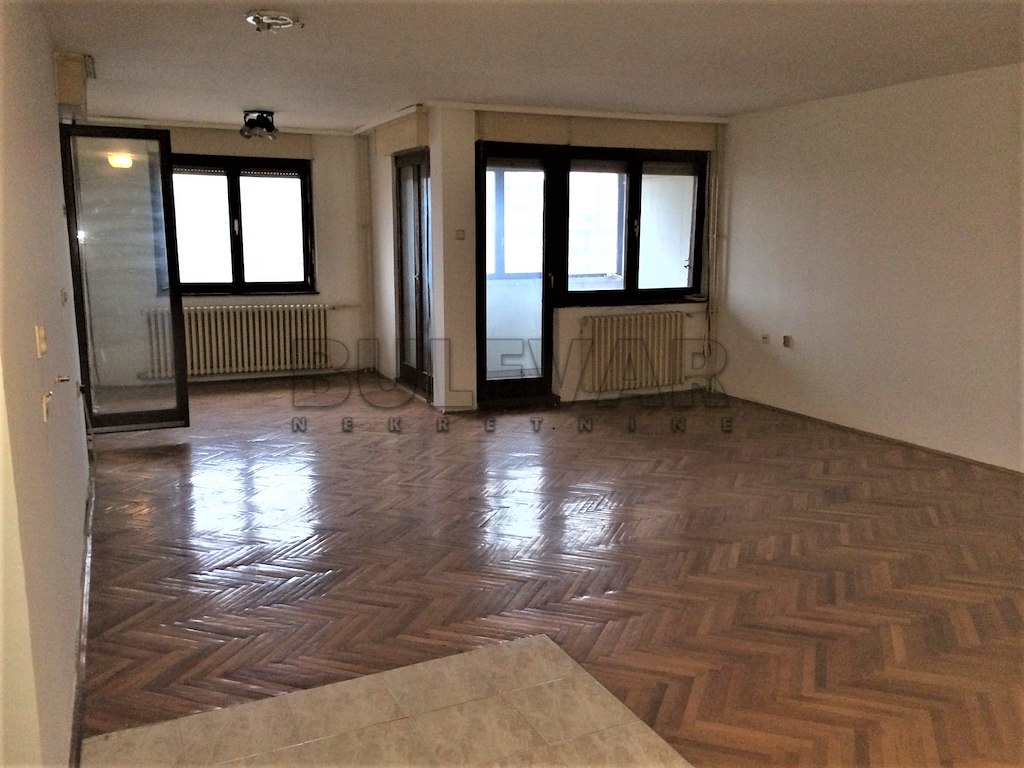 Trosoban stan, 93 m2, Bulevar Nemanjića, Bulevar Nemanjića ID: p-07798