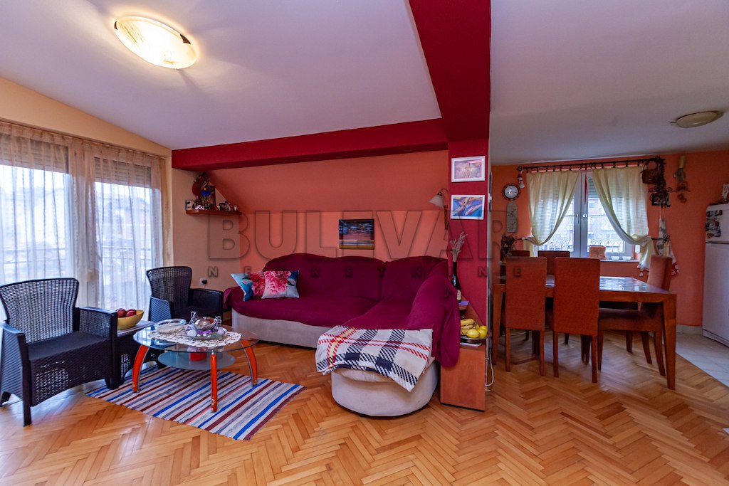 četvorosoban stan, 86 m2, Dom zdravlja, Vojvode Tankosića ID: p-07561