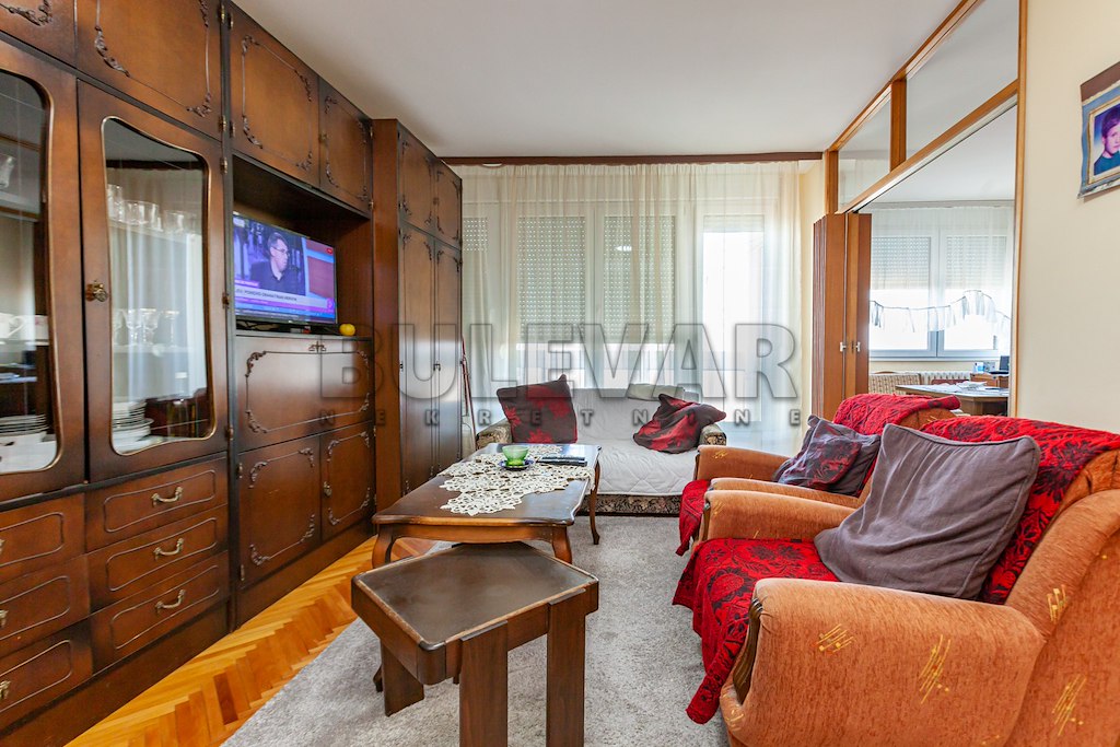 Trosoban stan, 74 m2, Bulevar Nemanjića, Bulevar Nemanjića ID: p-07460