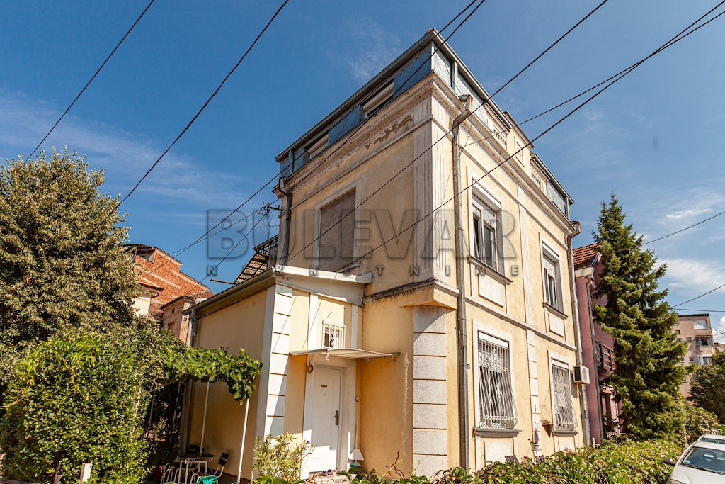 četvorosoban stan, 120 m2, Centar, Vardarska ID: p-03947