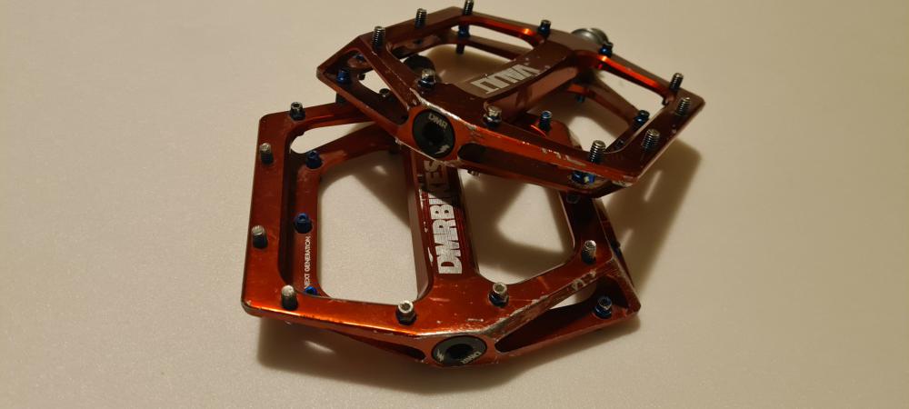 DMR Vault flat pedals