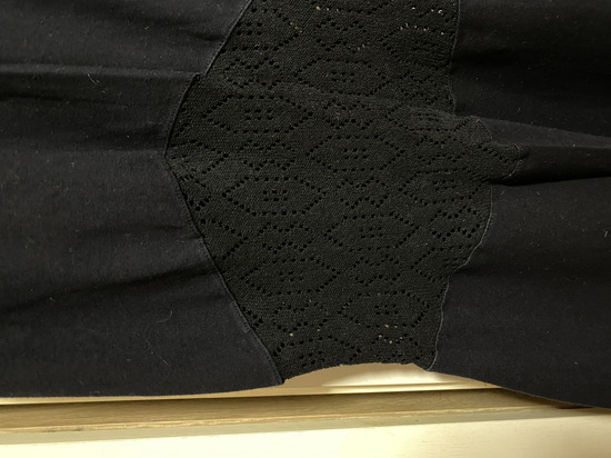 Crna kratka haljina sa cipkom oko struka