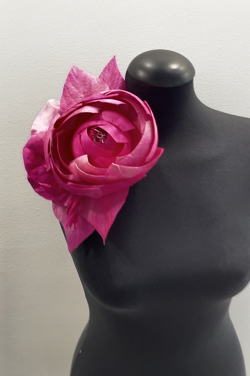 Oversized pink cvet od svile