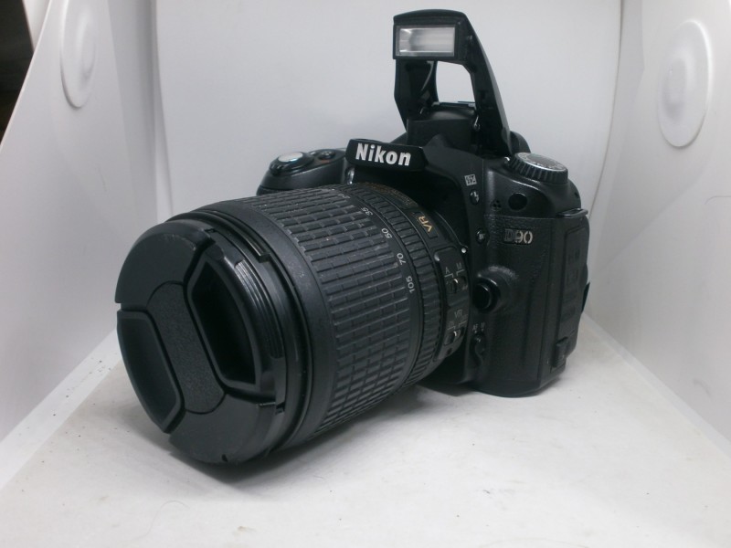 Nikon D90 sa 18-105mm VR 3.5-5.6