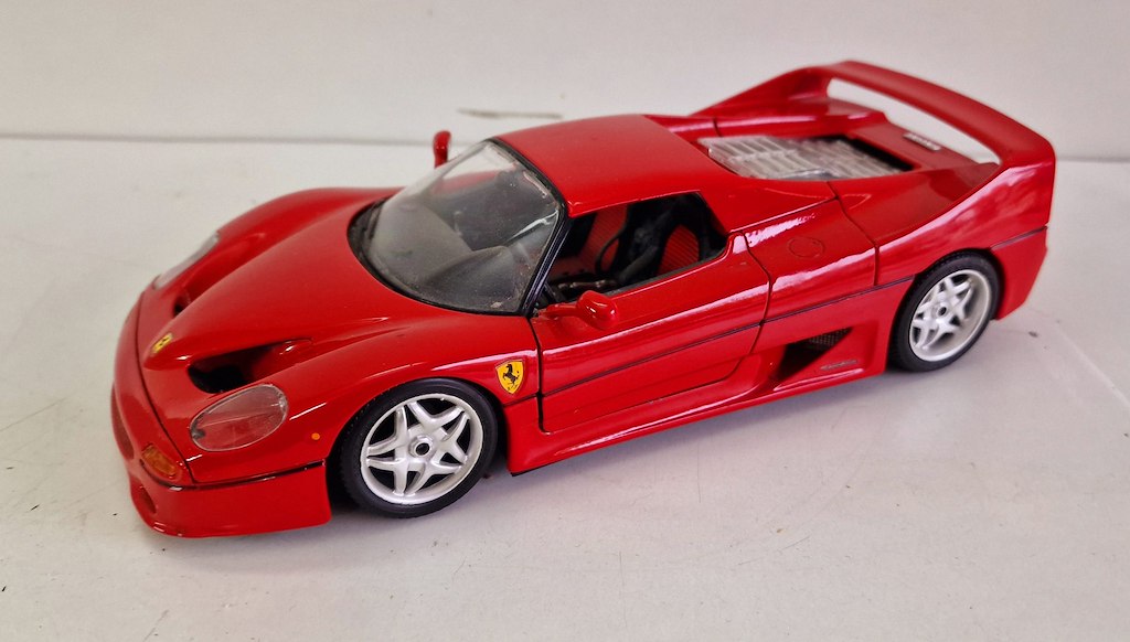 FERRARI F50 1995 GOD. – BURAGO – 1:18 – NEKORISCEN!