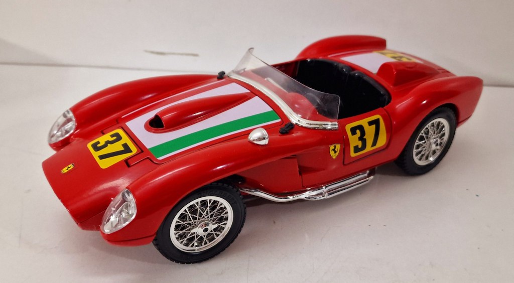 FERRARI 250 TESTAROSSA 1957 – BURAGO – 1:18 – ODLICAN!