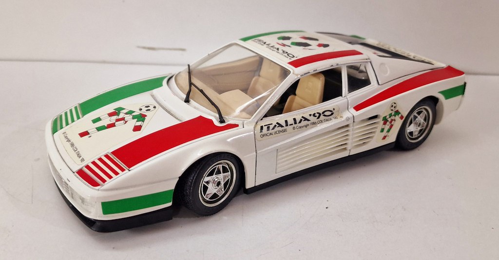 FERRARI TESTAROSSA 1984 ITALIA 90 – BURAGO – 1:18 – ODLICAN!