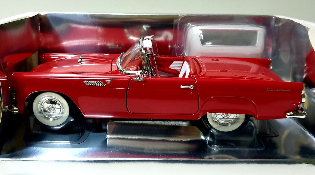 FORD THUNDERBIRD 1955 – REVELL – 1:18 – KAO NOV!