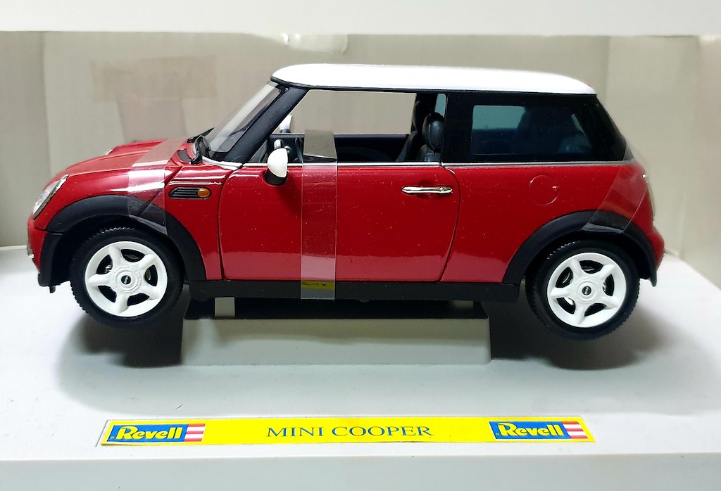 MINI COOPER – REVELL – 1:18 – KAO NOV! SA KUTIJOM