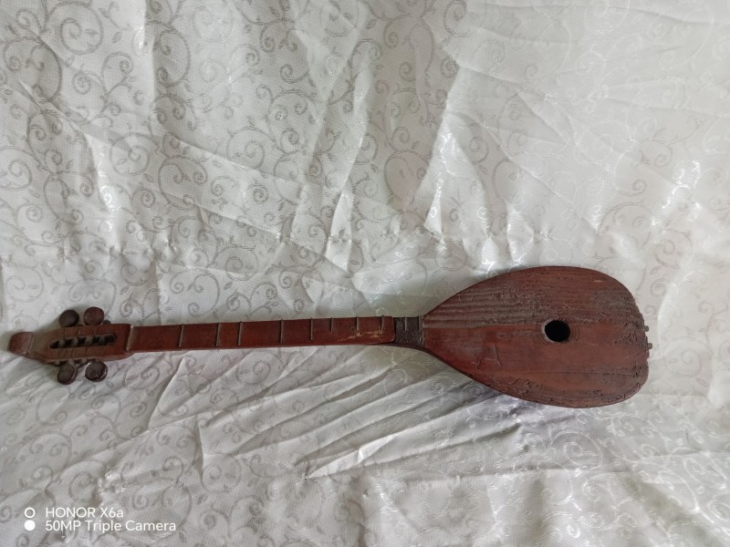 Stari muzicki instrument