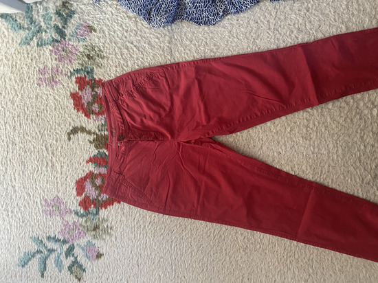 Yessica H&M crvene pantalone