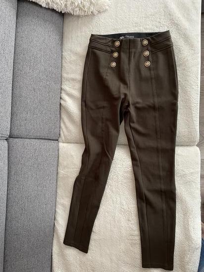 Zara pantalone maslinasto zelene