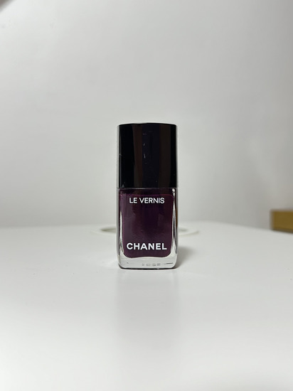 NOVO, Chanel Le vernis 628 Prune Dramatique