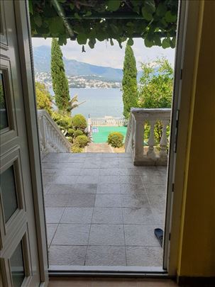 Crna Gora, Njivice - apartman na samoj plaži