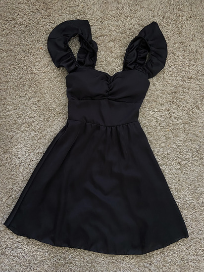 Crna haljinica