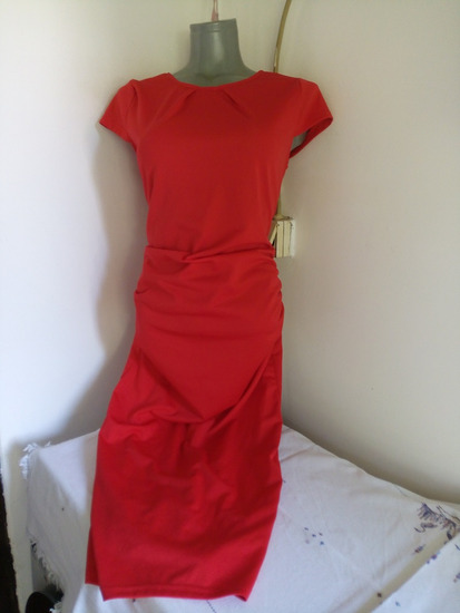 Crvena haljina faltica na dekolteu S