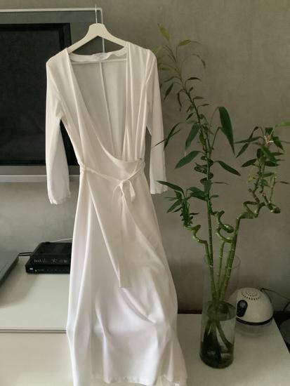 Dizajnerska duga bela haljina
