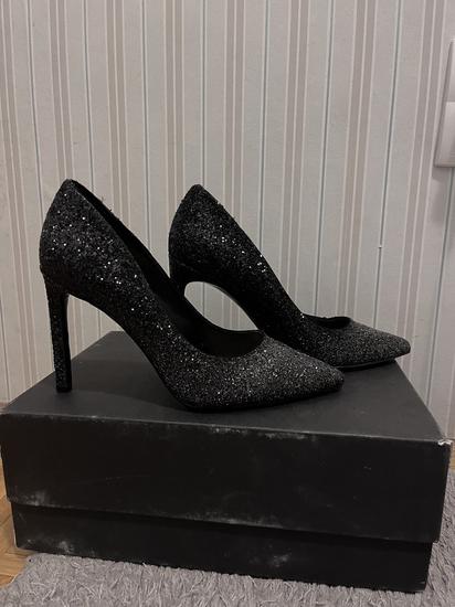 Crne sljokicave Nine West stikle