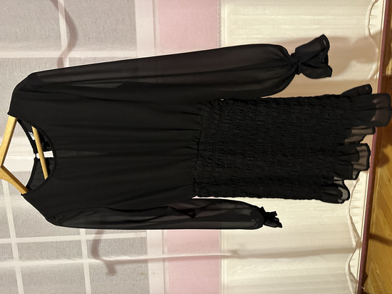 Crna mini haljina