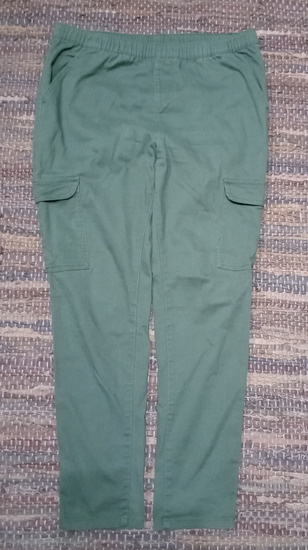 Belowed maslinasto zelene pantalone