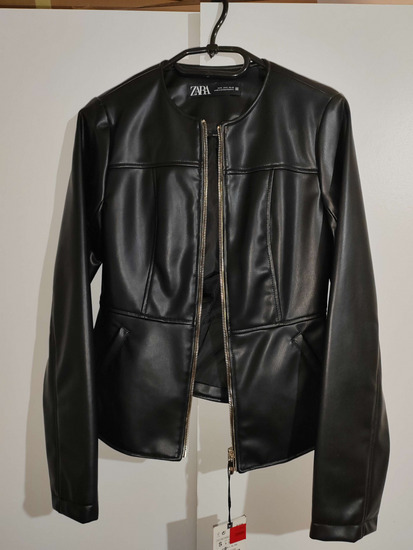 Crna kožna jakna (Zara)