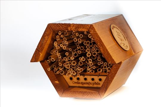 Hoteli za pčele - ukras u bašti i pomoć prirodi