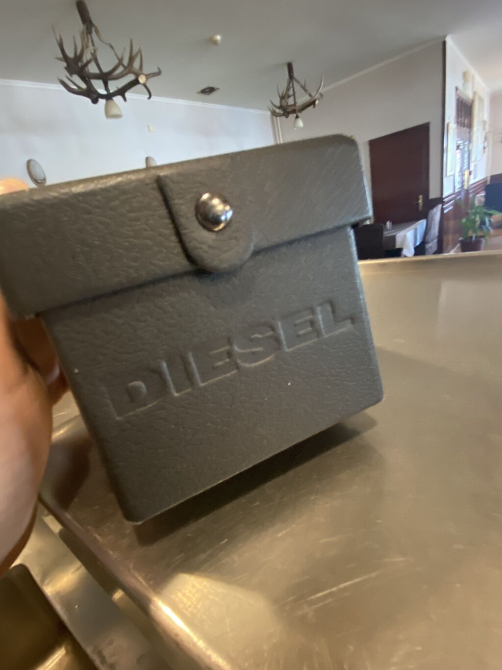Original Diesel sat sat je kao nov nose svega par puta