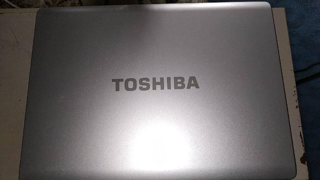 Toshiba Satellite L300 SNIZENO Toshiba pali radi, nema hard disk, ima
