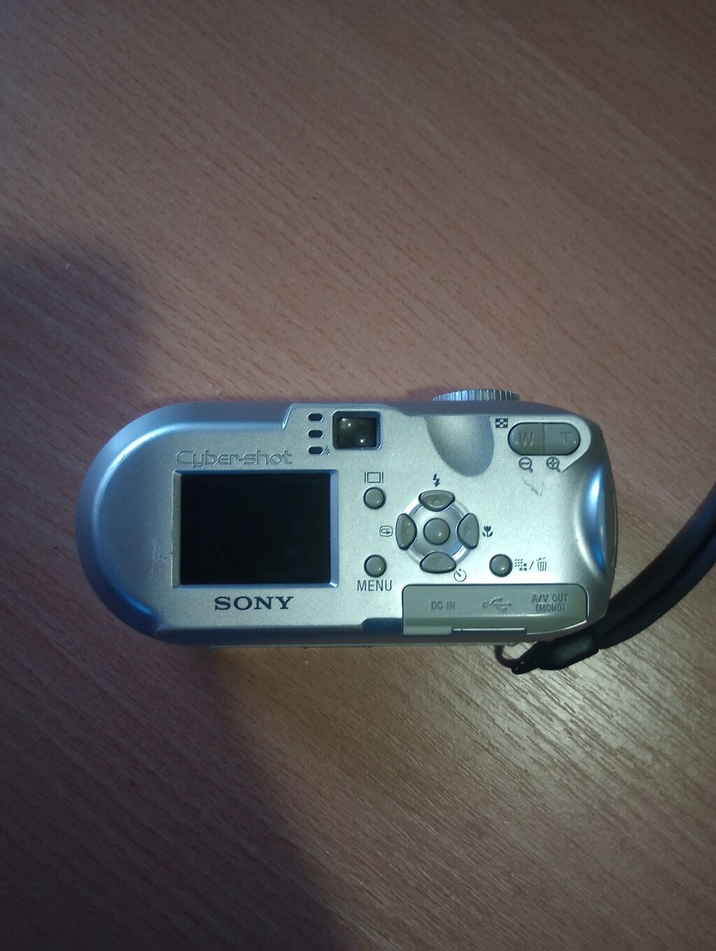 Fotoaparat Sony cyber shot. memorijska kartica punjac za baterije