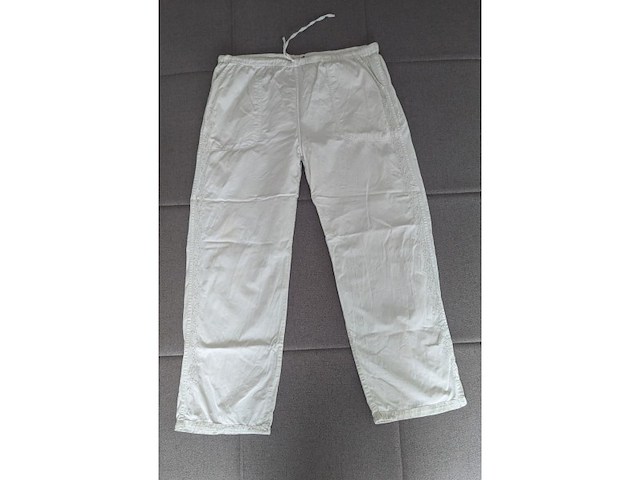 Bele letnje pantalone