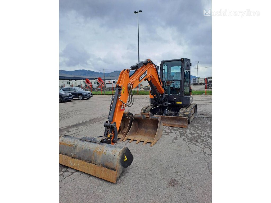 Doosan DX55 bager guseničar